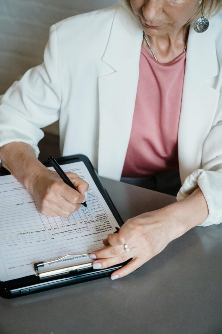 Practicing Psychiatry - Lawrence Tucker, M.D.